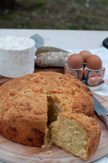 Traditional Italian Cheese Bread Recipe - Crescia - Your Guardian Chef