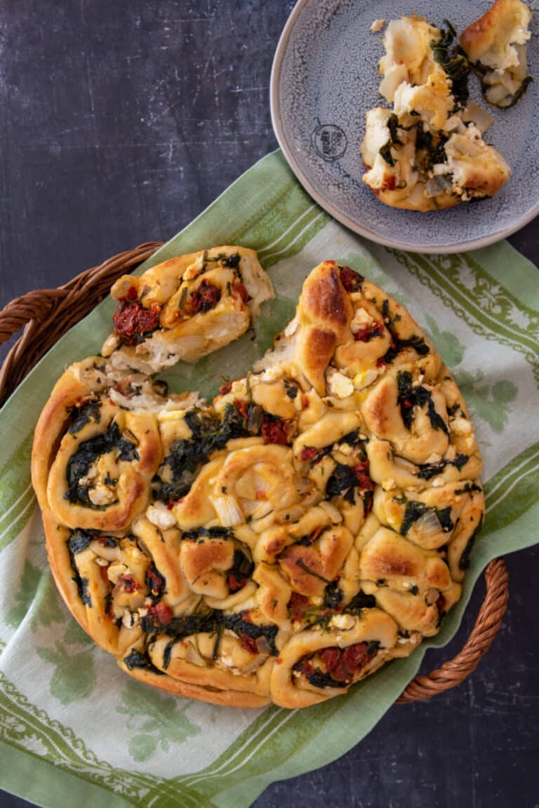 Easy Spinach And Cheese Stuffed Pizza Rolls Recipe - Your Guardian Chef
