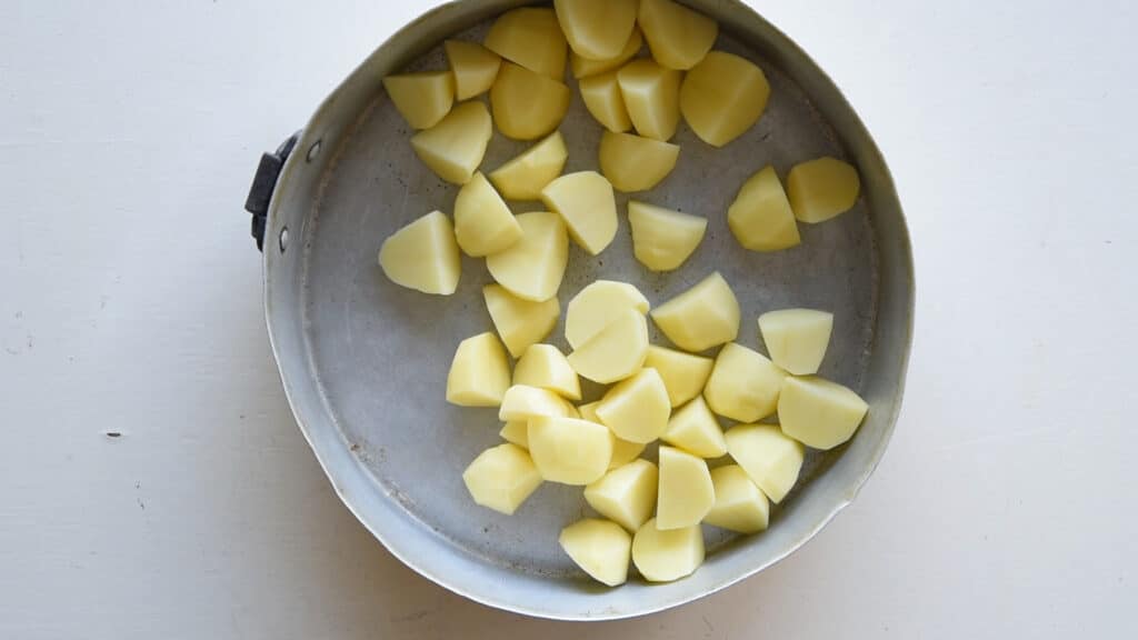 Easy Crispy Italian Roasted Potatoes Recipe - Your Guardian Chef