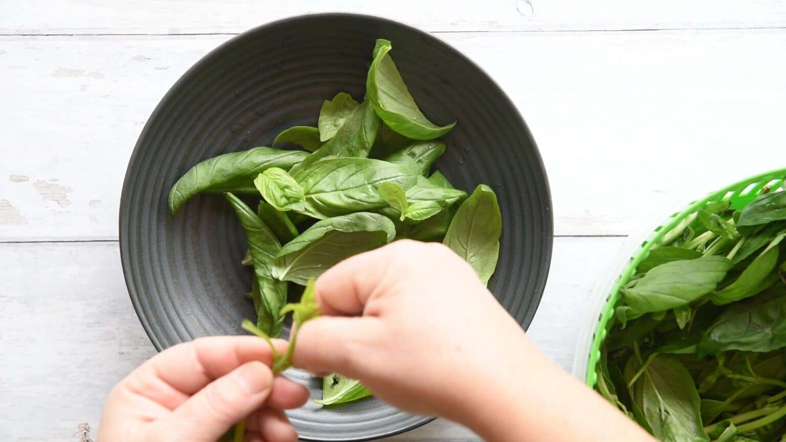 How To Make The Authentic Genovese Pesto Sauce - Your Guardian Chef