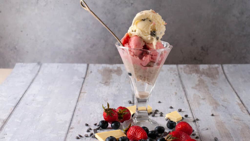 Traditional Stracciatella Gelato Recipe With Milk Cream - Your Guardian ...
