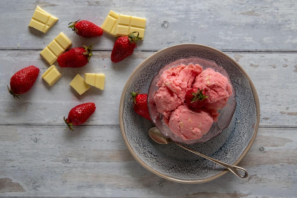 Homemade Strawberry Gelato Recipe With White Chocolate - Your Guardian Chef