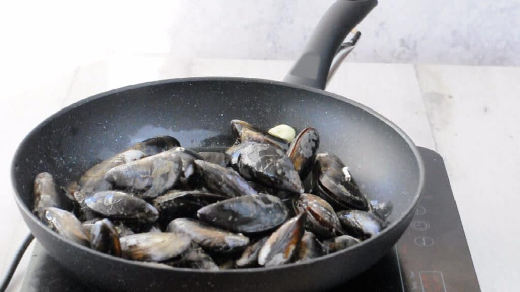 Cozze alla Marinara And Impepata di Cozze (Italian Peppered Mussels ...