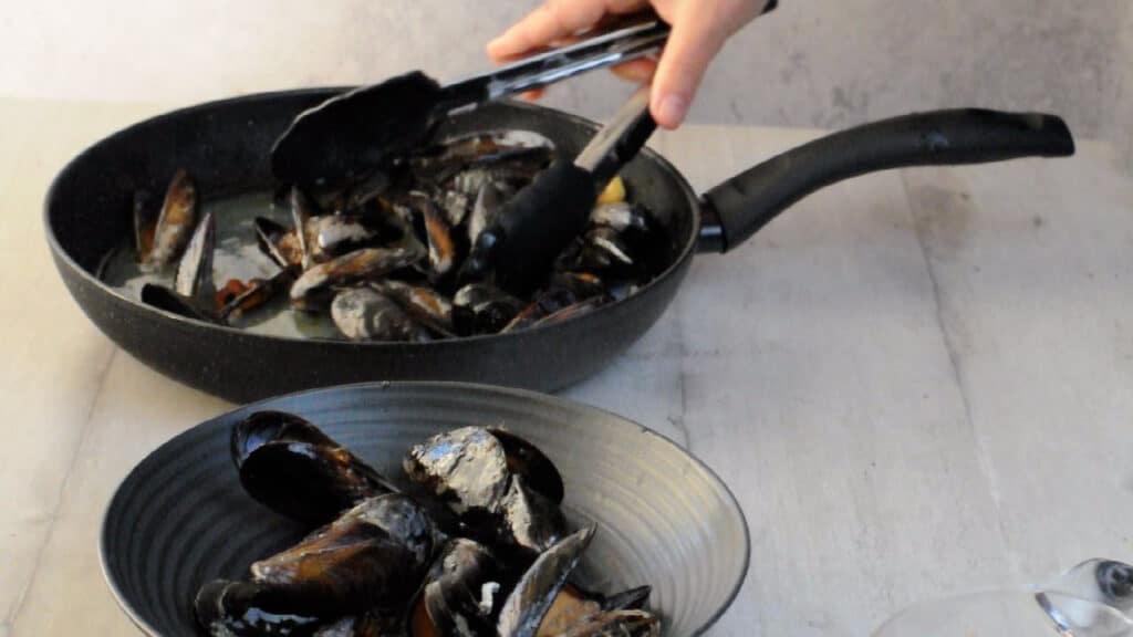 Cozze alla Marinara And Impepata di Cozze (Italian Peppered Mussels ...